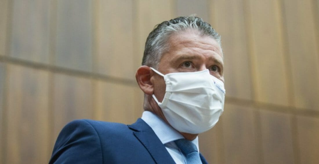Minister Mikulec vyzval občanov: Venujme minútu ticha obetiam ...